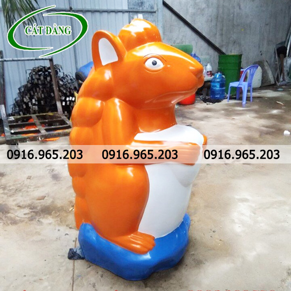 Thùng rác con sóc mẫu độc lạ sử dụng cho công viên giải trí